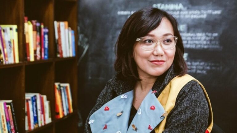 Profil Gina S. Noer, Penulis dan Sutdarada Like & Share