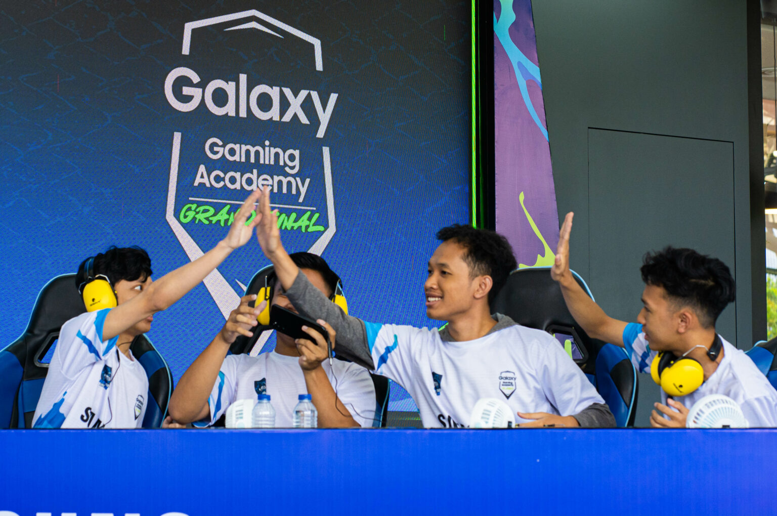 Behind The Truth! Momen Kemenangan di Samsung Galaxy Gaming Academy ...