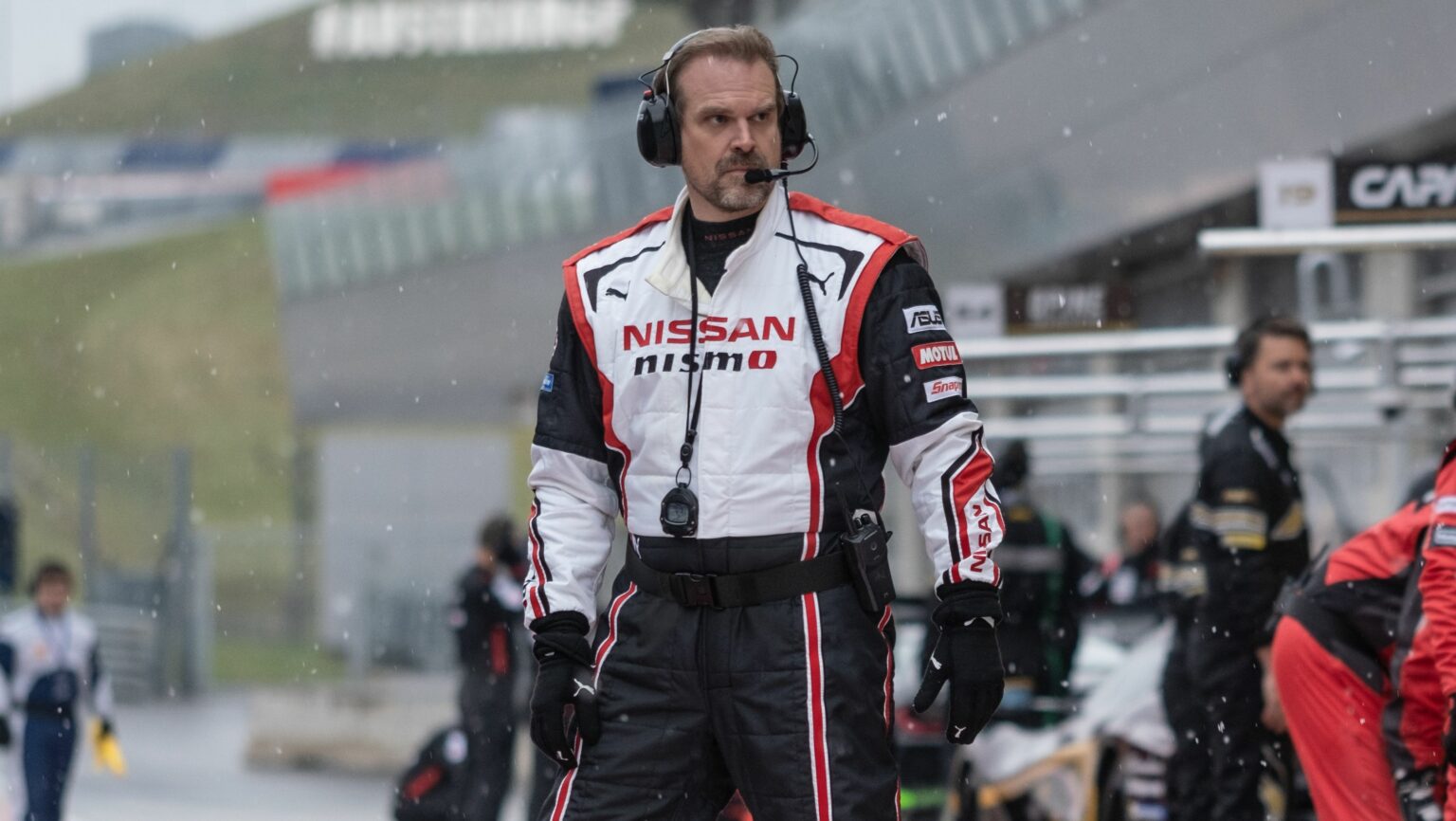 Karakternya David Harbour di Film Gran Turismo Ternyata Enggak Ada di ...