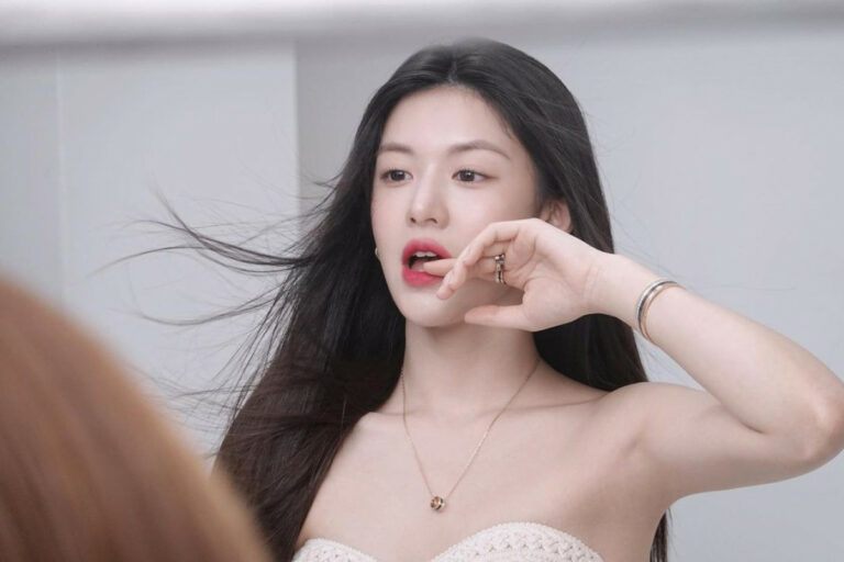 7 Akting Go Yoon-jung di Drama Korea dan Film yang Sukses Bikin Terpana - KINCIR.com