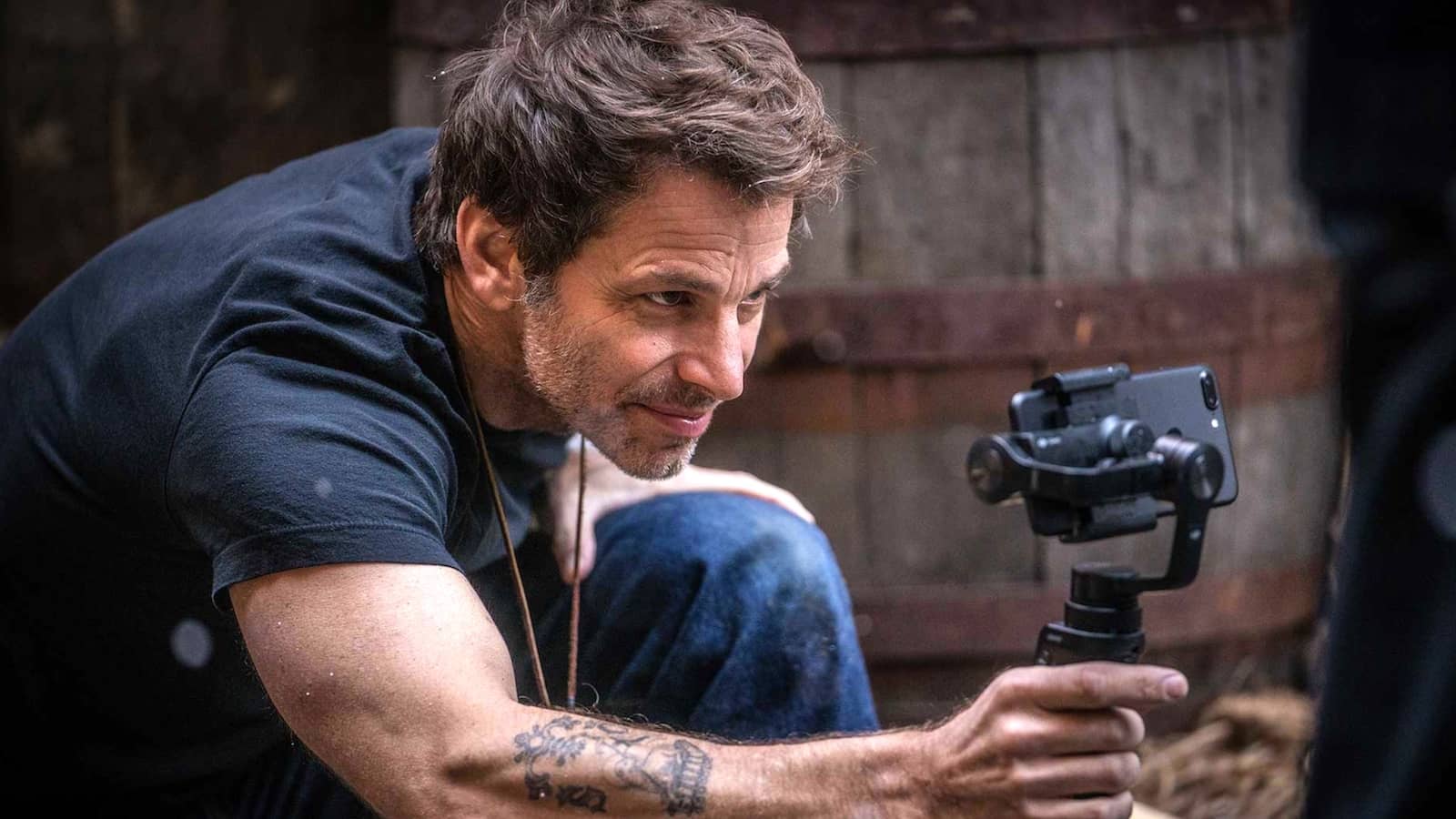 Apakah Zack Snyder Masih Berminat Bikin Film Superhero setelah ...