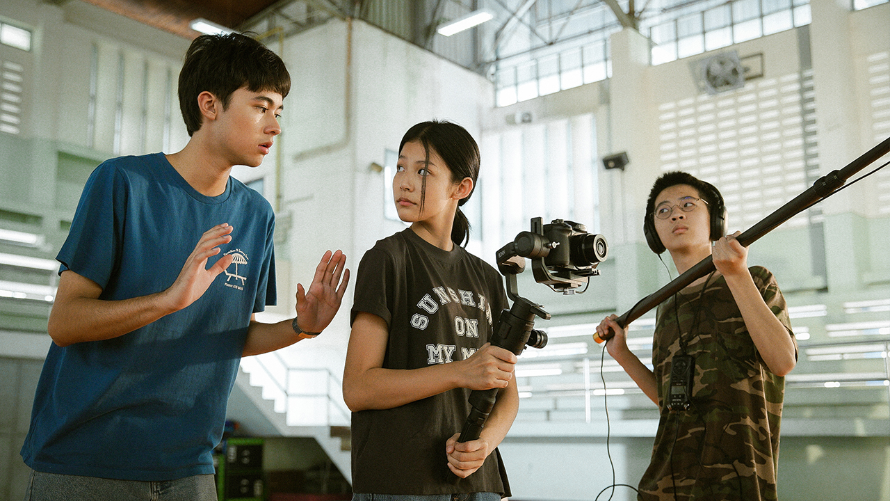 Review Film Not Friends (2023) - KINCIR.com