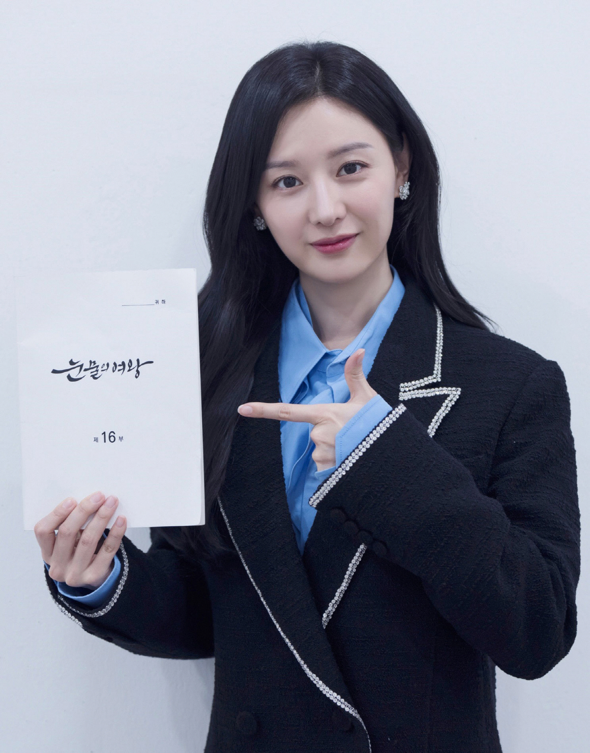 Kim Ji Won Bicara Tentang Perannya dalam Queen of Tears serta Adegan ...