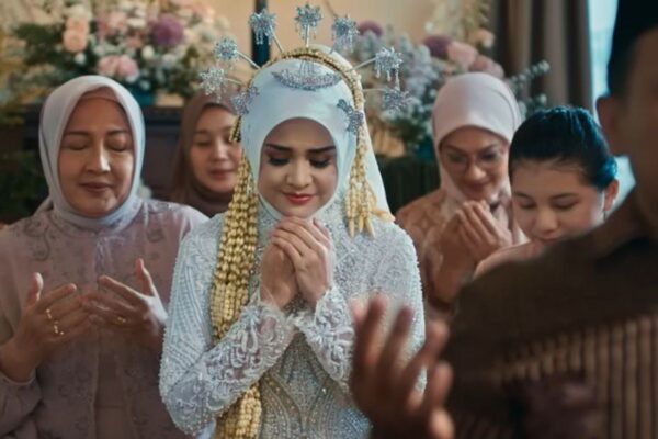 Review Film Ipar Adalah Maut (2024)