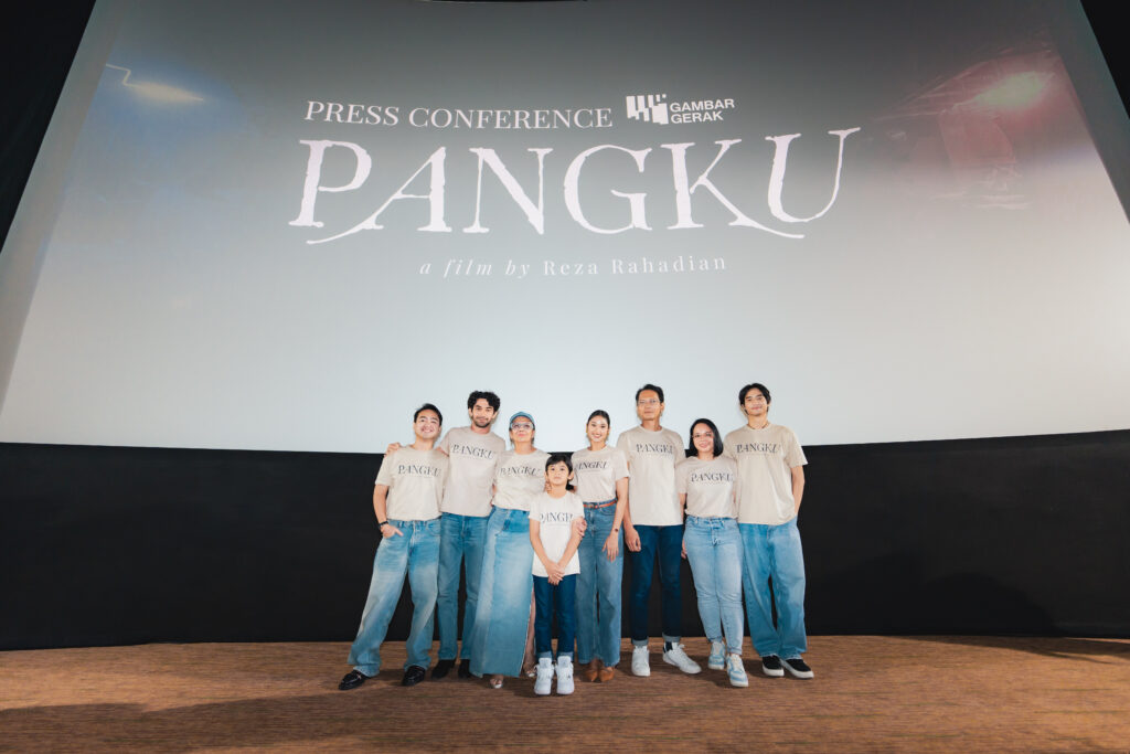 Reza Rahadian Debut Jadi Sutradara Lewat Film Pangku - KINCIR.com